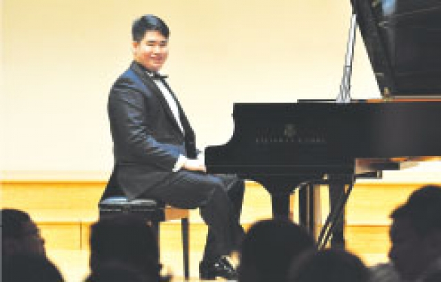 Resital Solo Jonathan Kuo, Jonathan membawakan delapan karya dari ...