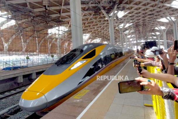 Laju Kereta Cepat Jakarta-Bandung Tembus 385 Km per Jam