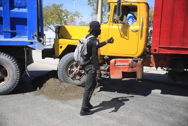 Ratusan Polisi Terlibat Rusuh Massa di Port au Prince