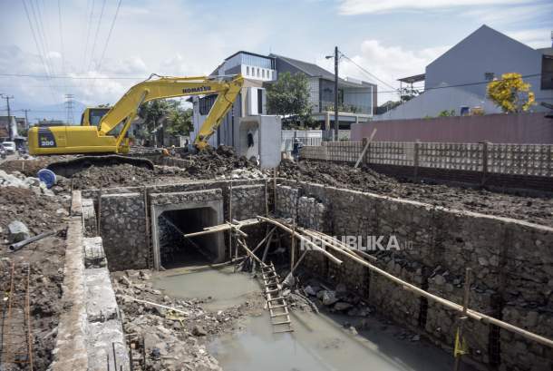 Kolam Retensi Margahayu Raya