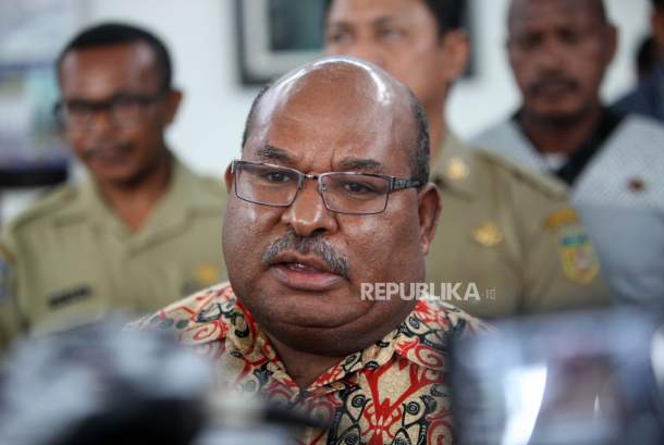 Jejak Mendiang Lukas Enembe Dimulai dari CPNS Merauke