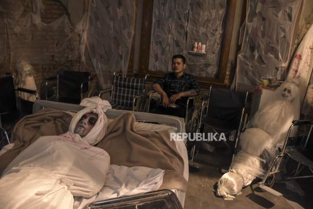 Makan Malam Ditemani Pocong di Sebuah Restoran di Bandung