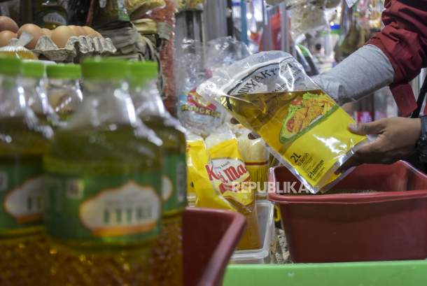 Harga Minyak Goreng Subsidi Merangkak Naik