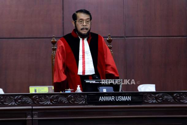 Sembilan Hakim MK Segera Diperiksa Sembilan Hakim MK Segera Diperiksa