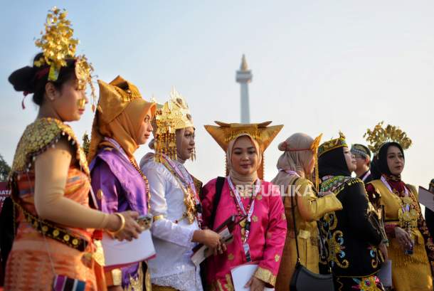 Upacara Hari Lahir Pancasila Peserta Kenakan Pakaian Adat Nusantara Upacara Hari Lahir Pancasila Peserta Kenakan Pakaian Adat Nusantara