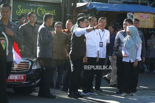 Jokowi Tinjau Harga di Pasar Cihapit Bandung