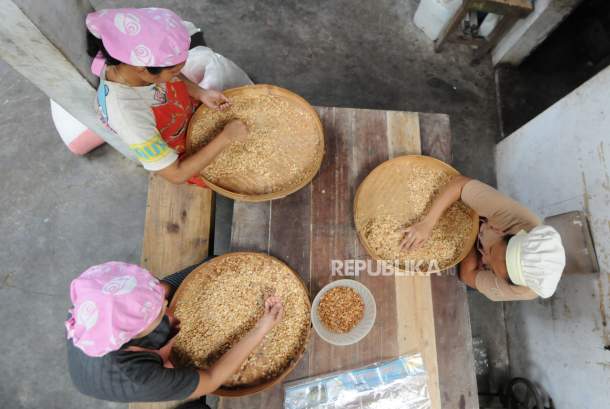 Cerita dari Sekeping Enting-Enting Gepuk