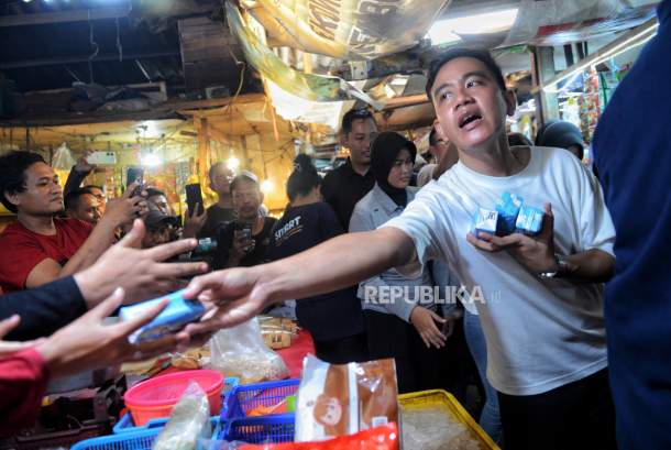 Gibran Blusukan ke Pasar Rawasari Cempaka Putih, Jakarta