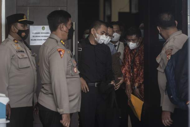 Munarman Divonis Tiga Tahun