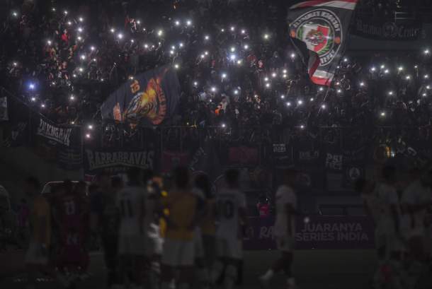 Mati Lampu Warnai Laga Pramusim Persija Jakarta vs Thailand Ratchanburi Mati Lampu Warnai Laga Pramusim Persija Jakarta vs Thailand Ratchanburi