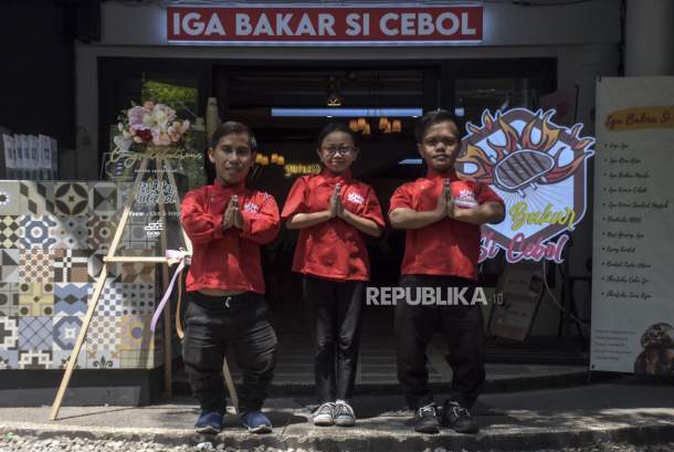 Iga Bakar si Cebol Lawan Stigma Manusia Mini