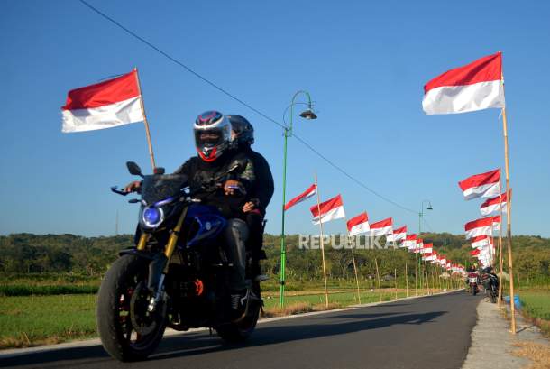 Seribu Bendera Merah Putih Meriahkan Pedukuhan Dongbasan