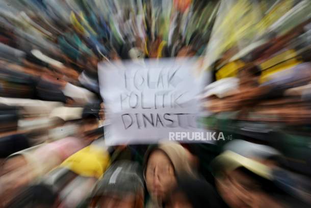 Diwarnai Dinasti Hingga Tukang Stempel, Politik Indonesia Perlu ...