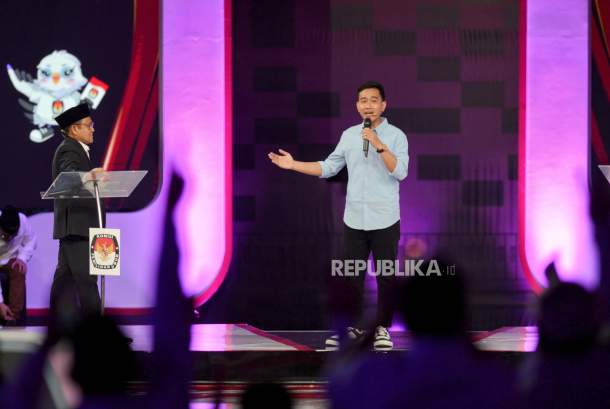 Polemik Tiga Mikrofon dan Ancaman Roy Suryo untuk Ketua KPU Polemik Tiga Mikrofon dan Ancaman Roy Suryo untuk Ketua KPU