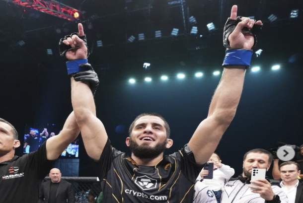 Islam Makhachev Rebut Juara Dunia UFC