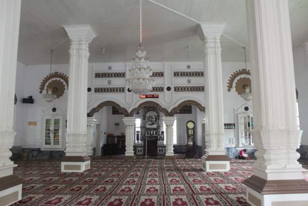 Tiga Warna Budaya di Masjid Rao-Rao