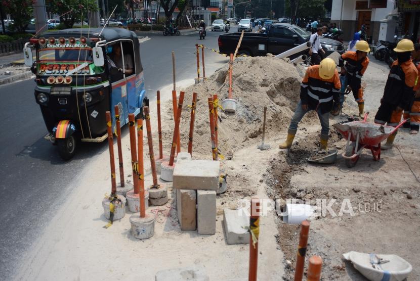 Proyek Revitalisasi Trotoar di Kawasan Cikini | Republika Online