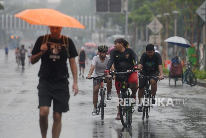 Suasana Hujan di Kawasan Hari Bebas Kendaraan Bermotor | Republika Online