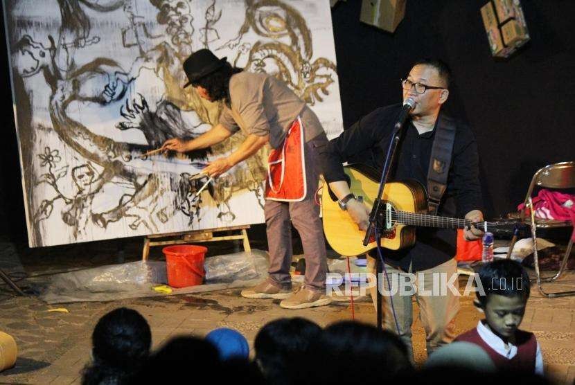 Pentas Seniman Bandung Peduli Lombok | Republika Online