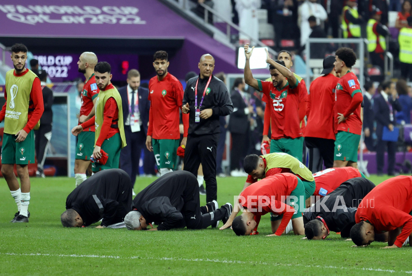 Menang Atau Kalah, Pemain Maroko Tetap Sujud Syukur di Lapangan ... Menang Atau Kalah, Pemain Maroko Tetap Sujud Syukur di Lapangan ...