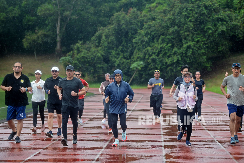 Penutupan BNI-UI Half Marathon di Stadion UI Depok | Republika Online
