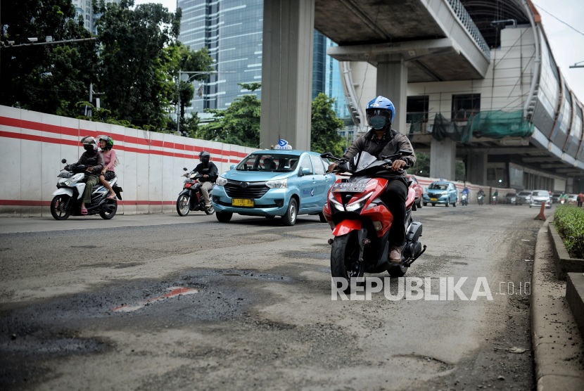 Kerusakan di Jalan Rasuna Said | Republika Online