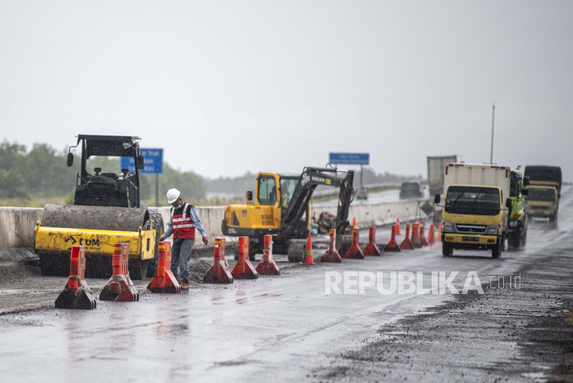 Perbaikan Jalan Tol Trans Sumatera | Republika Online