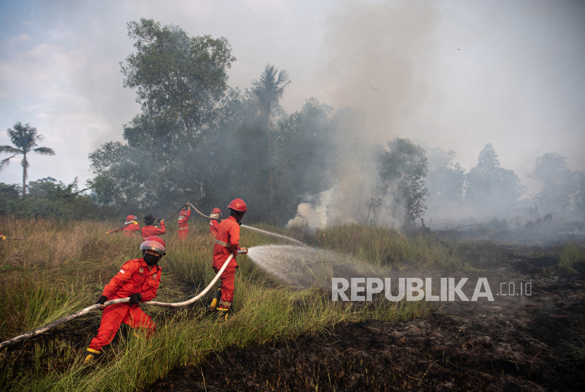 Pemadaman Kebakaran Lahan di Ogan Ilir | Republika Online