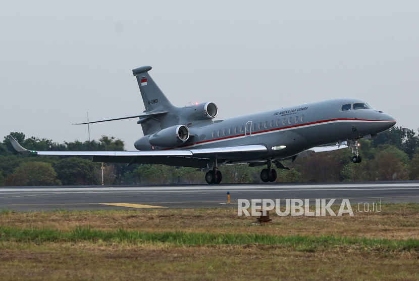 Kedatangan Pesawat Falcon A-0801 di Lanud Halim Perdanakusuma | Republika Online