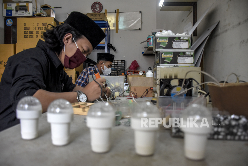 Produksi Lampu Limar di Bandung | Republika Online