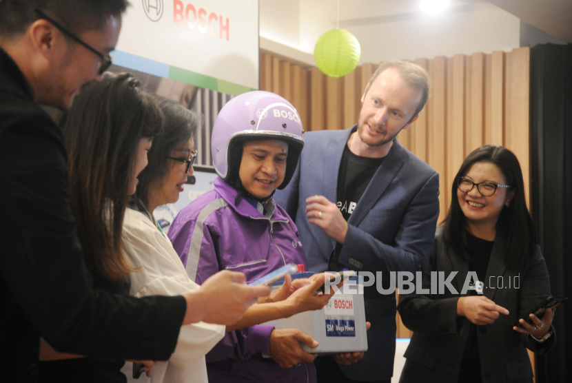 Kolaborasi Ganti Aki Bosch dan Grab | Republika Online