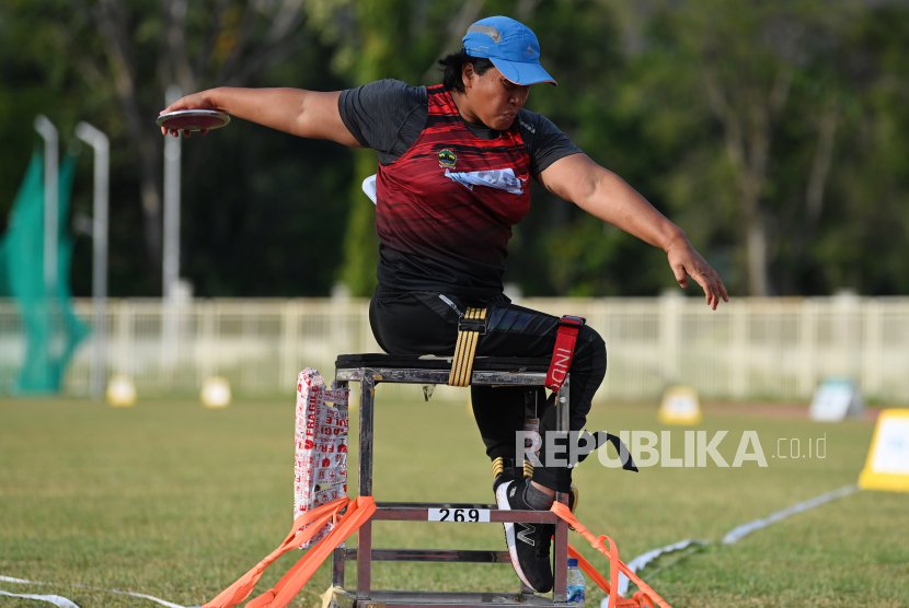 Atlet Lempar Cakram Putri Jateng Famini Raih Medali Emas Republika Online