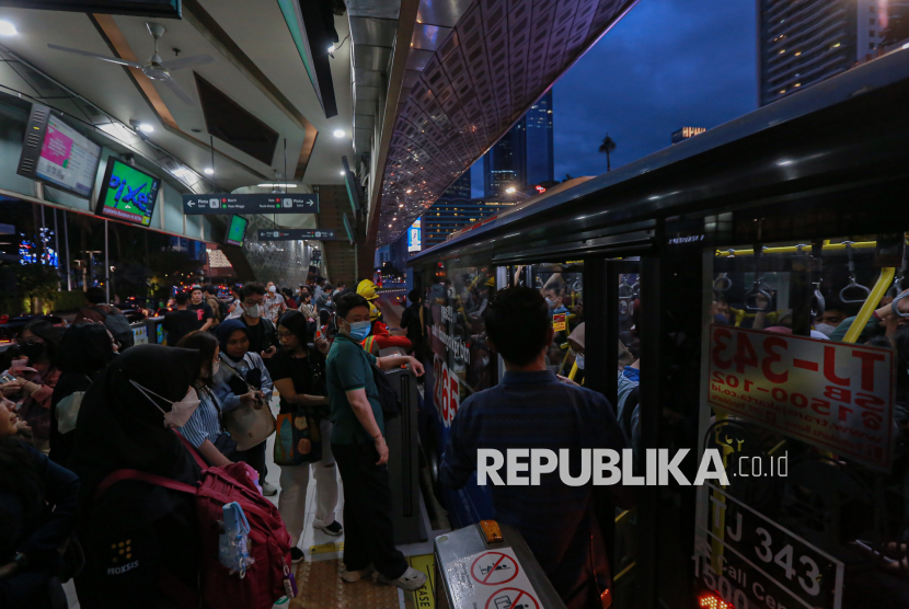 Nisab Zakat Penghasilan 2026 Naik, Baznas Patok Rp 7,64 Juta per Bulan ...