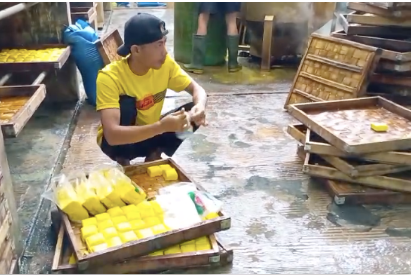 Harga Kedelai Tembus Rp 10.600 Per Kilogram, Pengrajin Tahu di Bandung ...