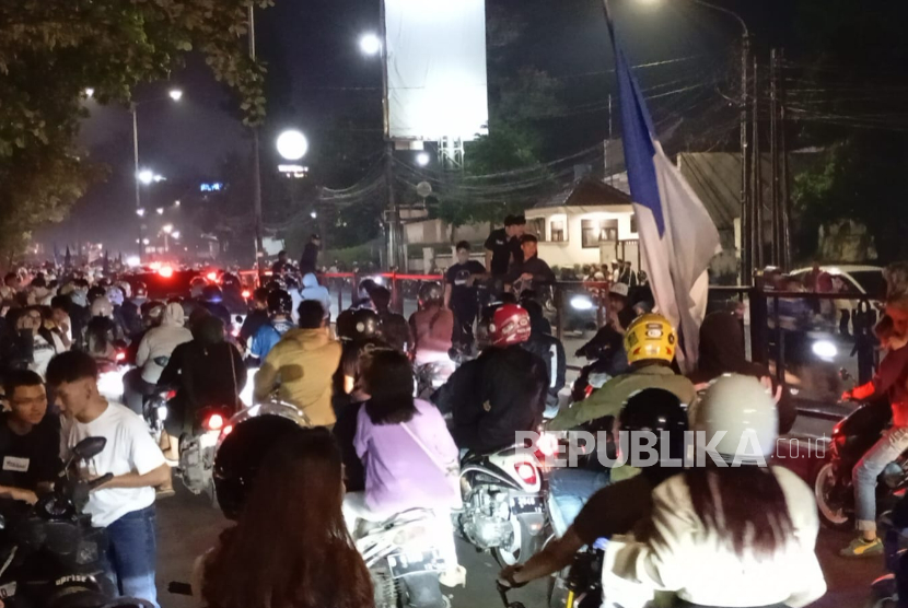 Bobotoh Tumpah Ruah di Jalanan Kota Bandung Rayakan Kemenangan Persib ...