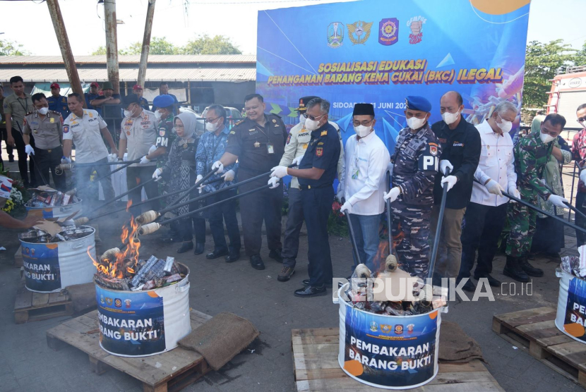 Bea Cukai-Satpol PP Musnahkan 13,2 Juta Batang Rokok Ilegal di Pasar ...