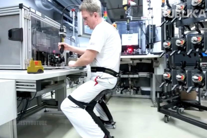 Bisa Duduk Tanpa Kursi Dengan Chairless Chair