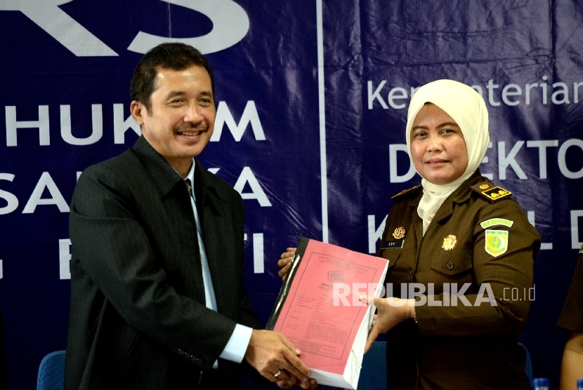 Serah Terima Tersangka Penanggung Pajak | Republika Online