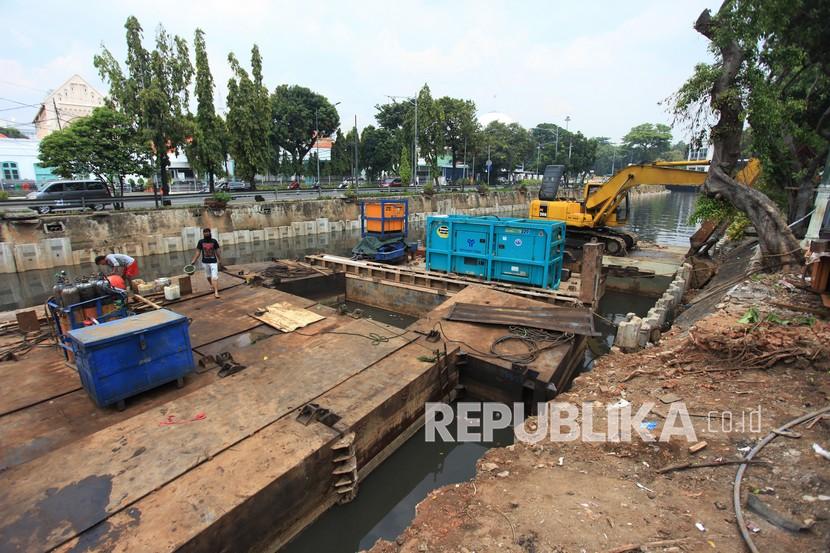 Pembangunan Turap Kali Ciliwung | Republika Online