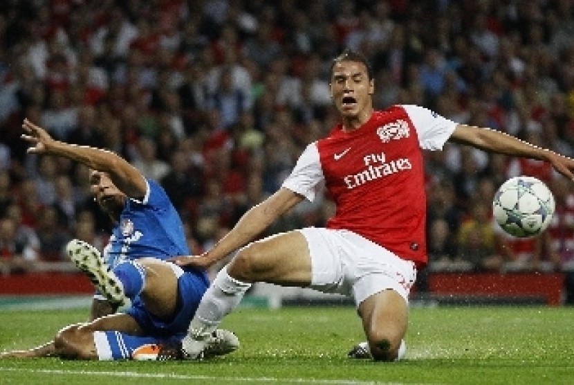 Merokok, Posisi Chamakh di Arsenal Terancam | Republika Online