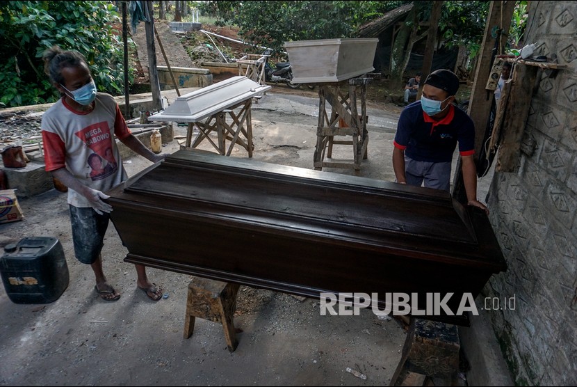 Permintaan Peti Mati di Jateng Meningkat Saat Pandemi | Republika Online