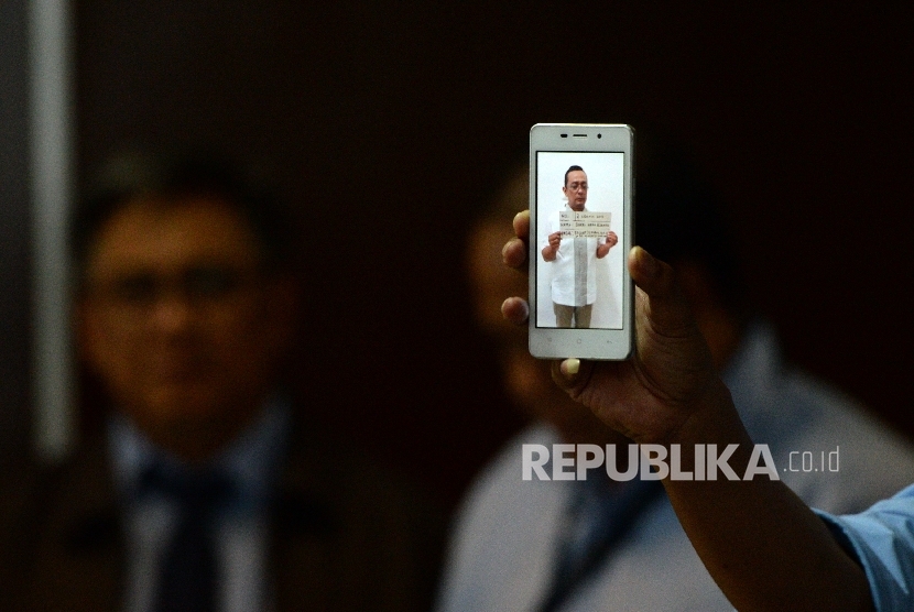 Serah Terima Tersangka Penanggung Pajak | Republika Online