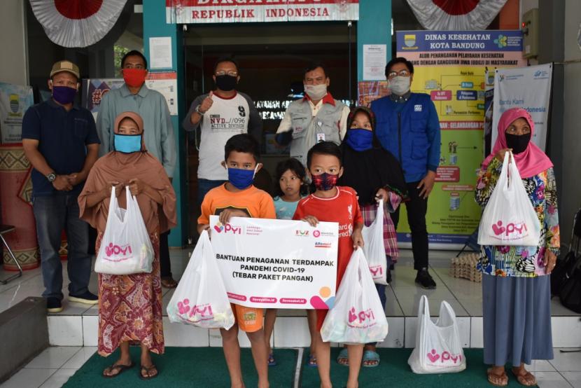 Panti Yatim Indonesia Salurkan Bantuan Sembako | Republika Online