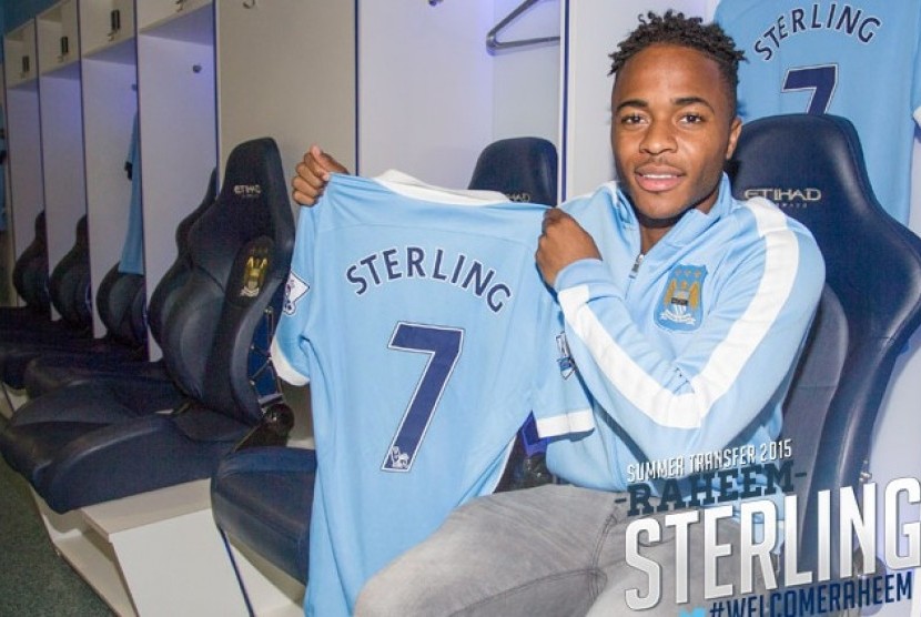 Sterling Gunakan Sepatu dengan Logo Mirip CR7 | Republika Online