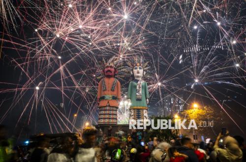 Pesta Kembang Api dan Tiup Terompet pada Malam Tahun Baru Ternyata ...
