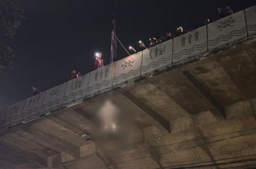 Pria Tanpa Identitas Ditemukan Tewas Gantung Diri di Flyover Pasupati ...