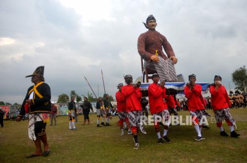 Kirab Saparan Bekakak di Gamping, Sleman | Republika Online
