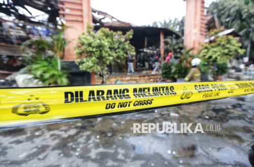 Sejumlah Titik Api Masih Menyala di Lokasi Kebakaran Pasar Taman Puring ...