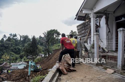 Diskar PB Terjunkan Belasan Petugas Bantu Korban Gempa Bumi Cianjur ...