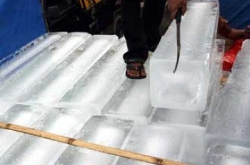 Polisi tidak Menahan Tersangka Pabrik Es Balok Berkimia | Republika Online